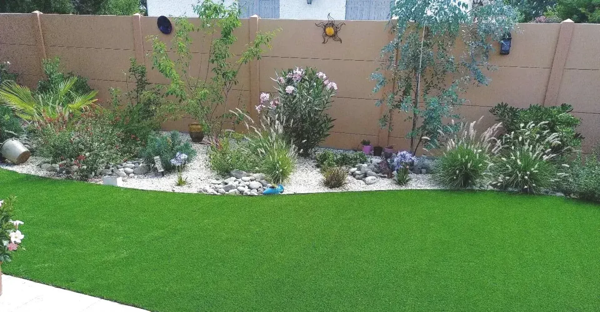 Pose gazon synthétique - Le guide complet